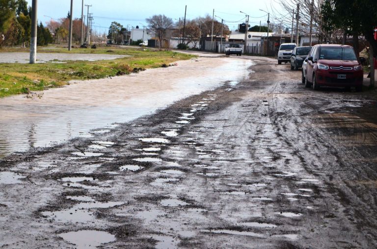 Calles rotas, el mal de la mayoría de los barrios viedmenses ...